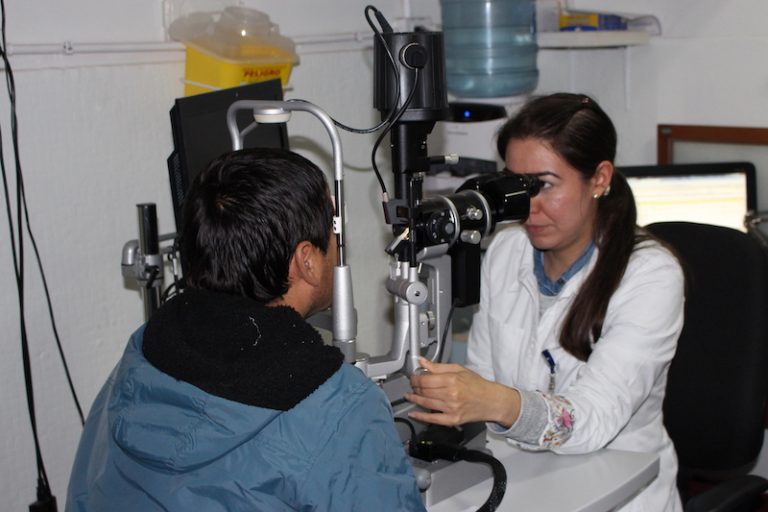 Retinopatía Solar: La patología irreversible que se genera por mirar un ...